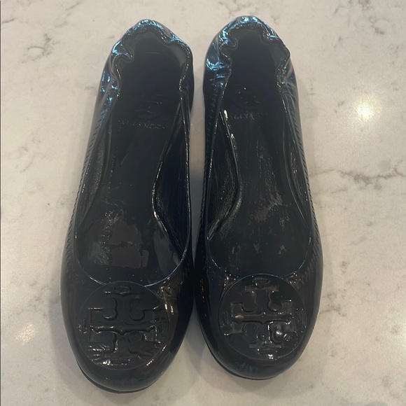 Shoes | Tory Burch Black Patent Leather Reva Ballet Flats Logo ...